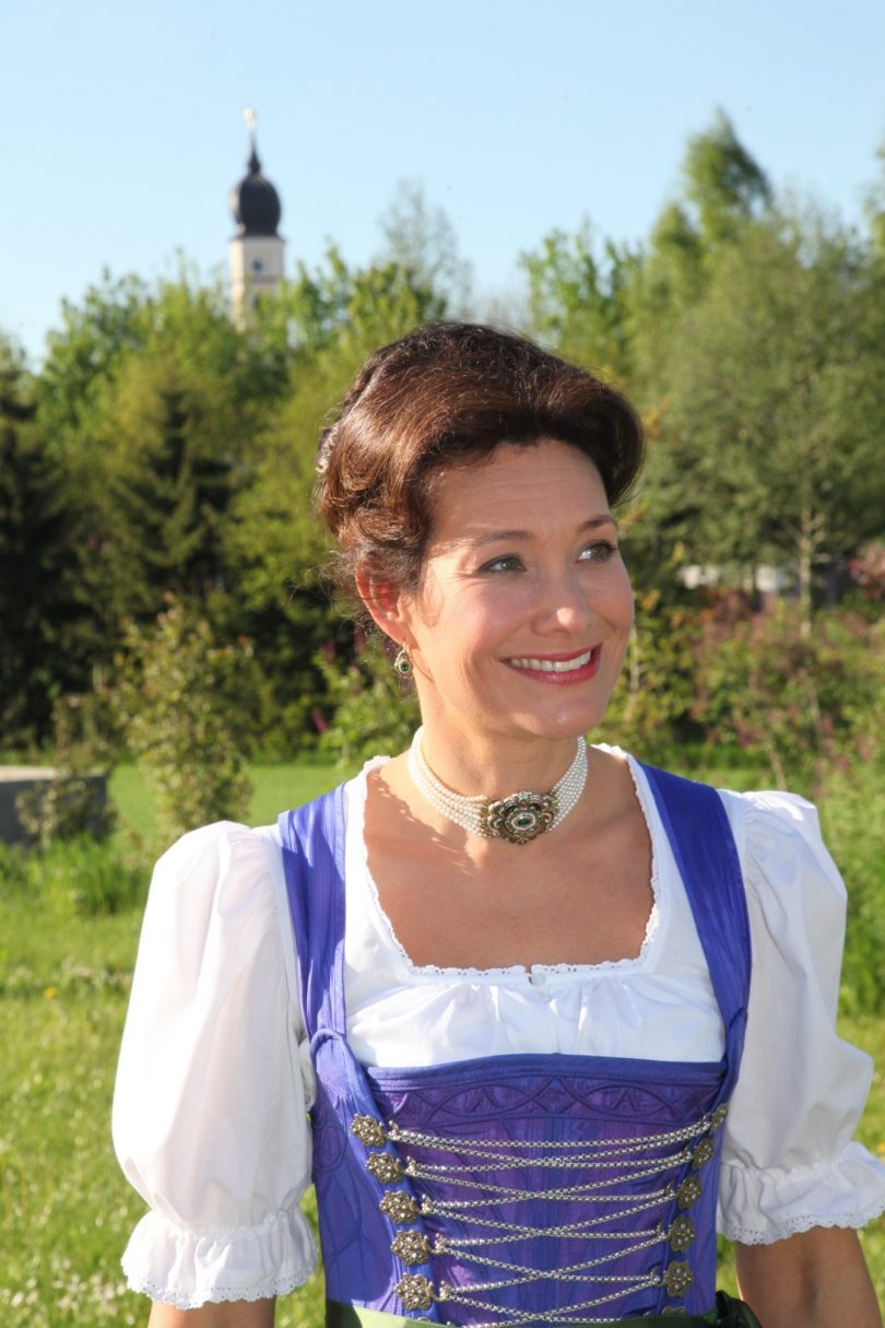 BR-Moderatorin Elisabeth Rehm engagiert sich für Irmengard-Hof ...