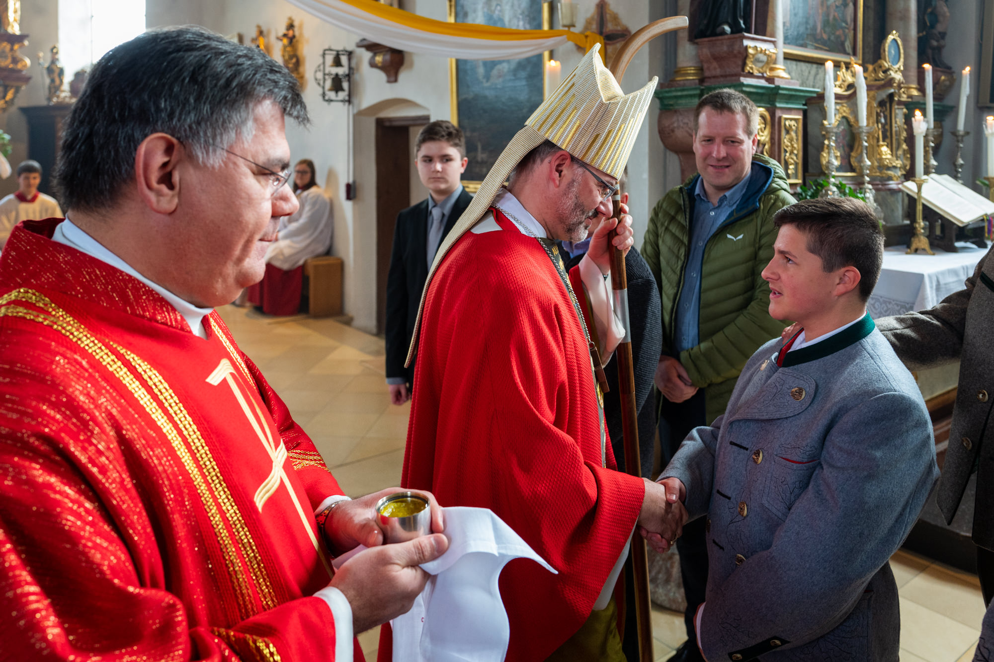 Schweizer Abt bei Samerberger Firmung – Samerberger Nachrichten