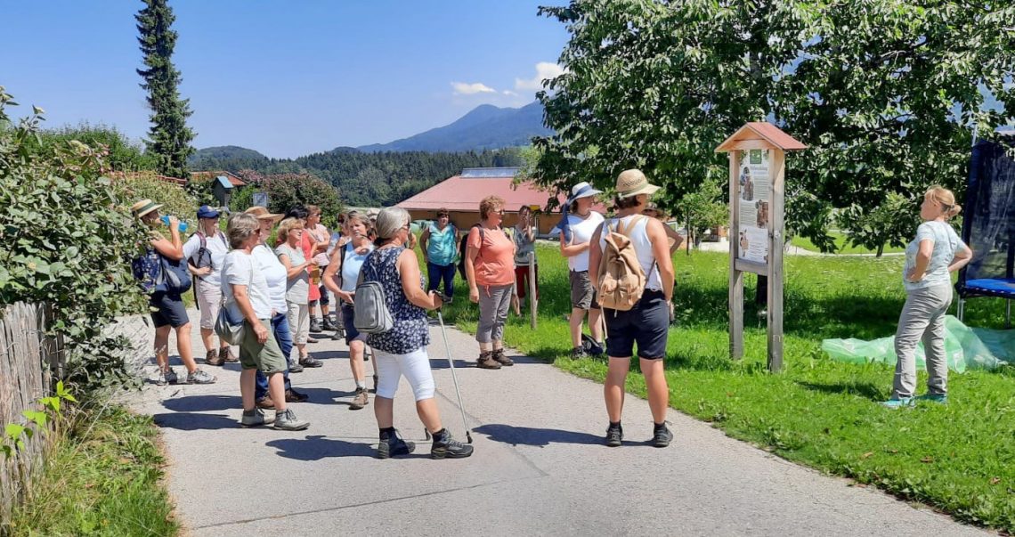 Ortsbäuerinnen beim Samerberger Landwirtschaftsweg unterwegs ...