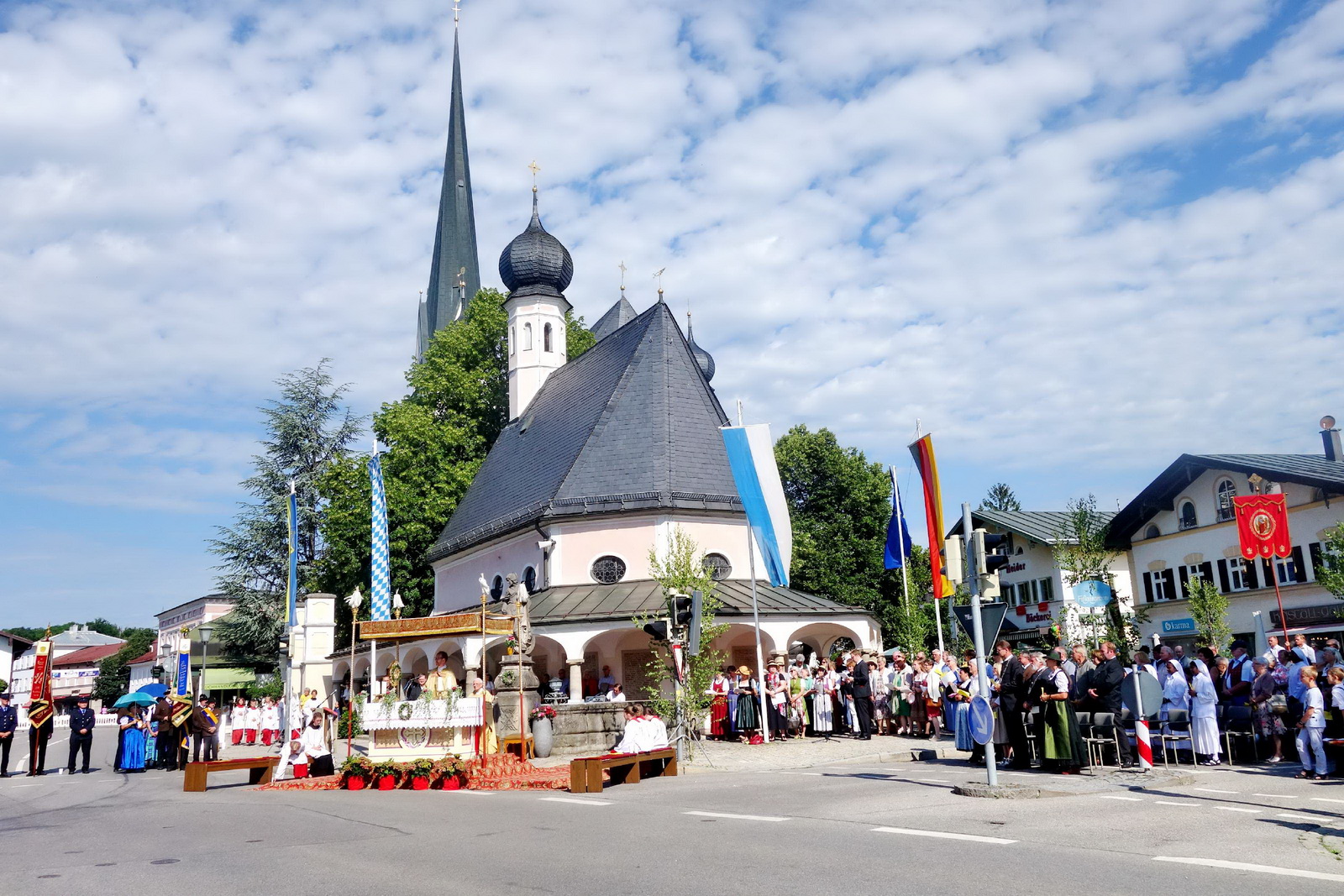 Priener Fronleichnam: 3 Stationen ohne Prozession – Samerberger Nachrichten