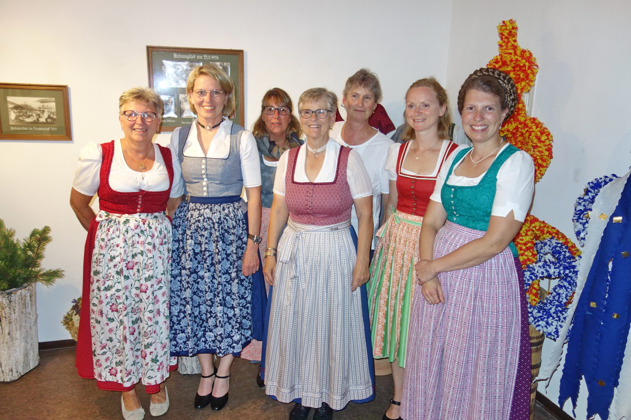 Maria Hauser mit Helferinnen – Samerberger Nachrichten