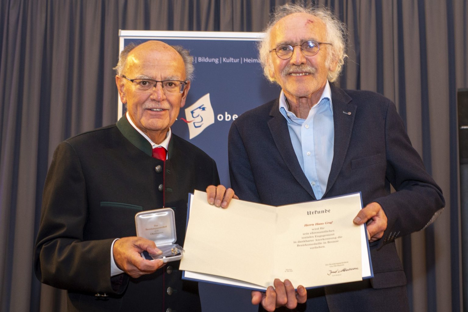 Bezirk Oberbayern ehrt Johann Graf aus Burghausen – Samerberger Nachrichten