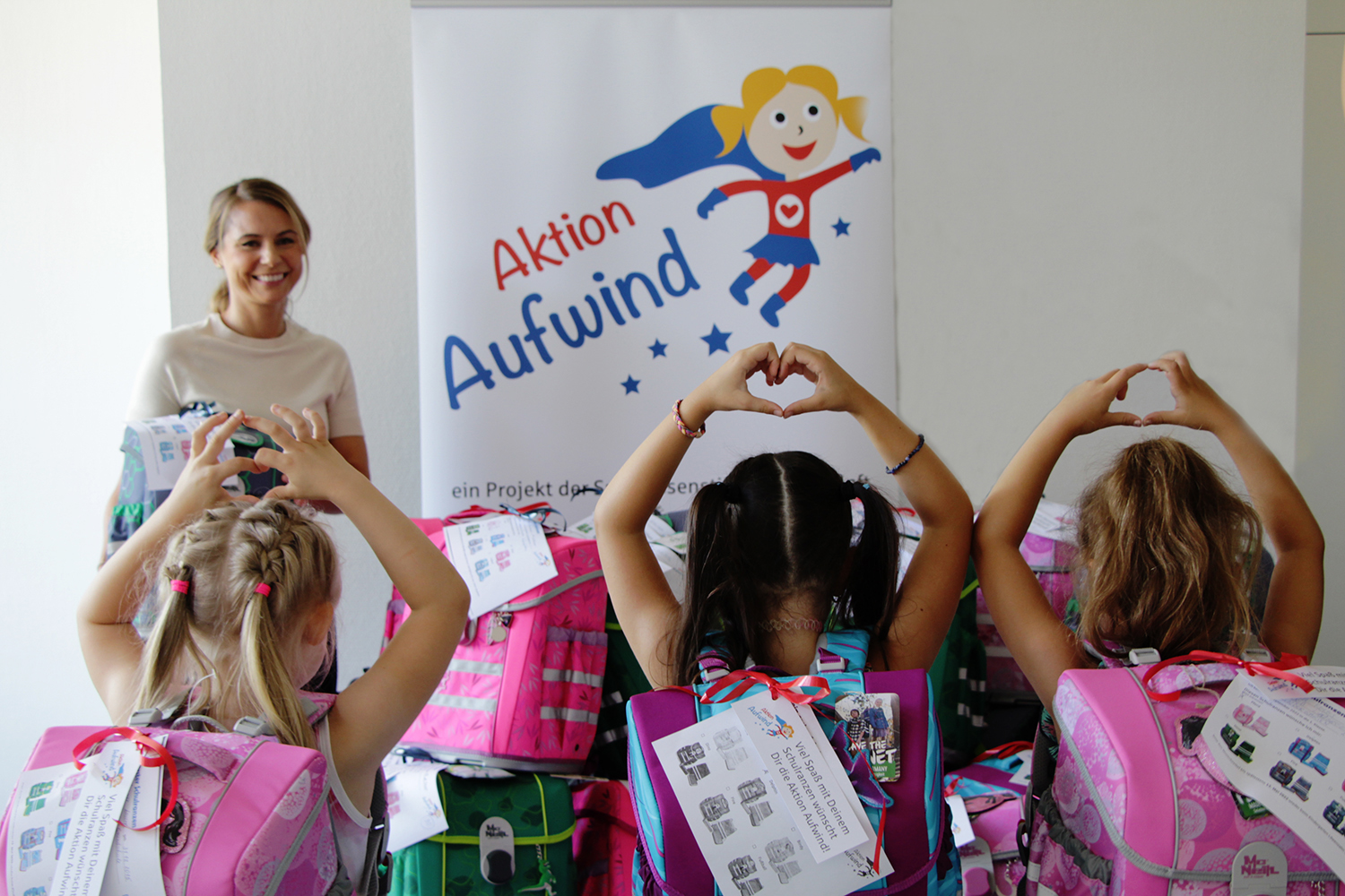 Aktion Aufwind verschenkt 59 Schulranzen – Samerberger Nachrichten