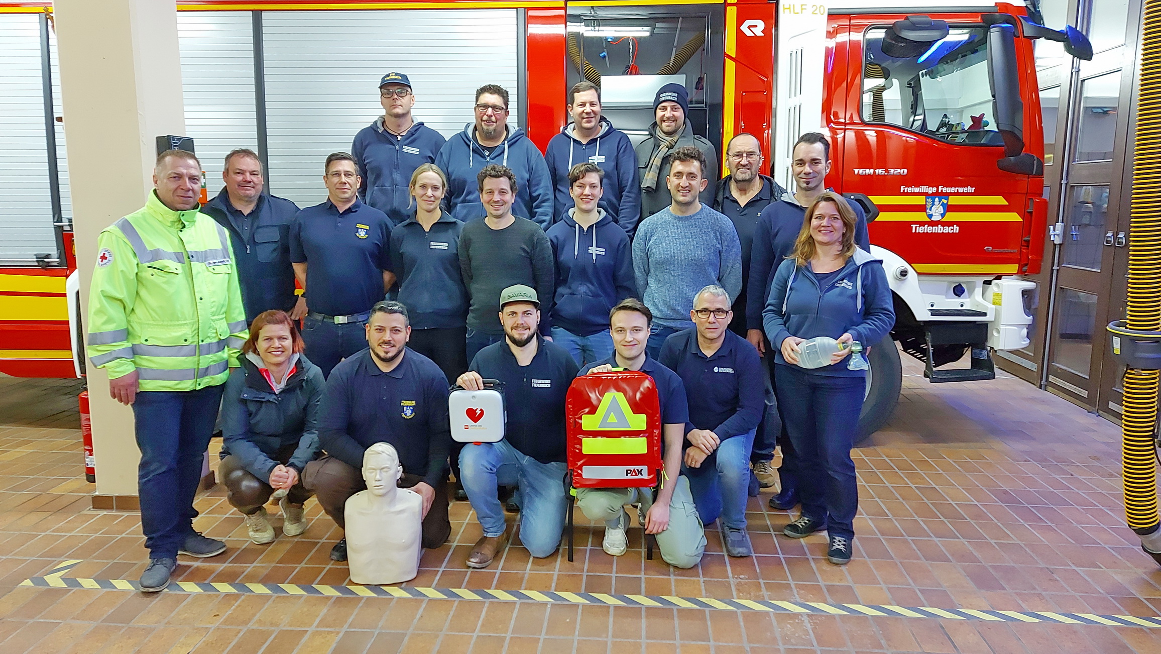 LKR Landshut: Feuerwehrler am Defibrillator geschult – Samerberger ...