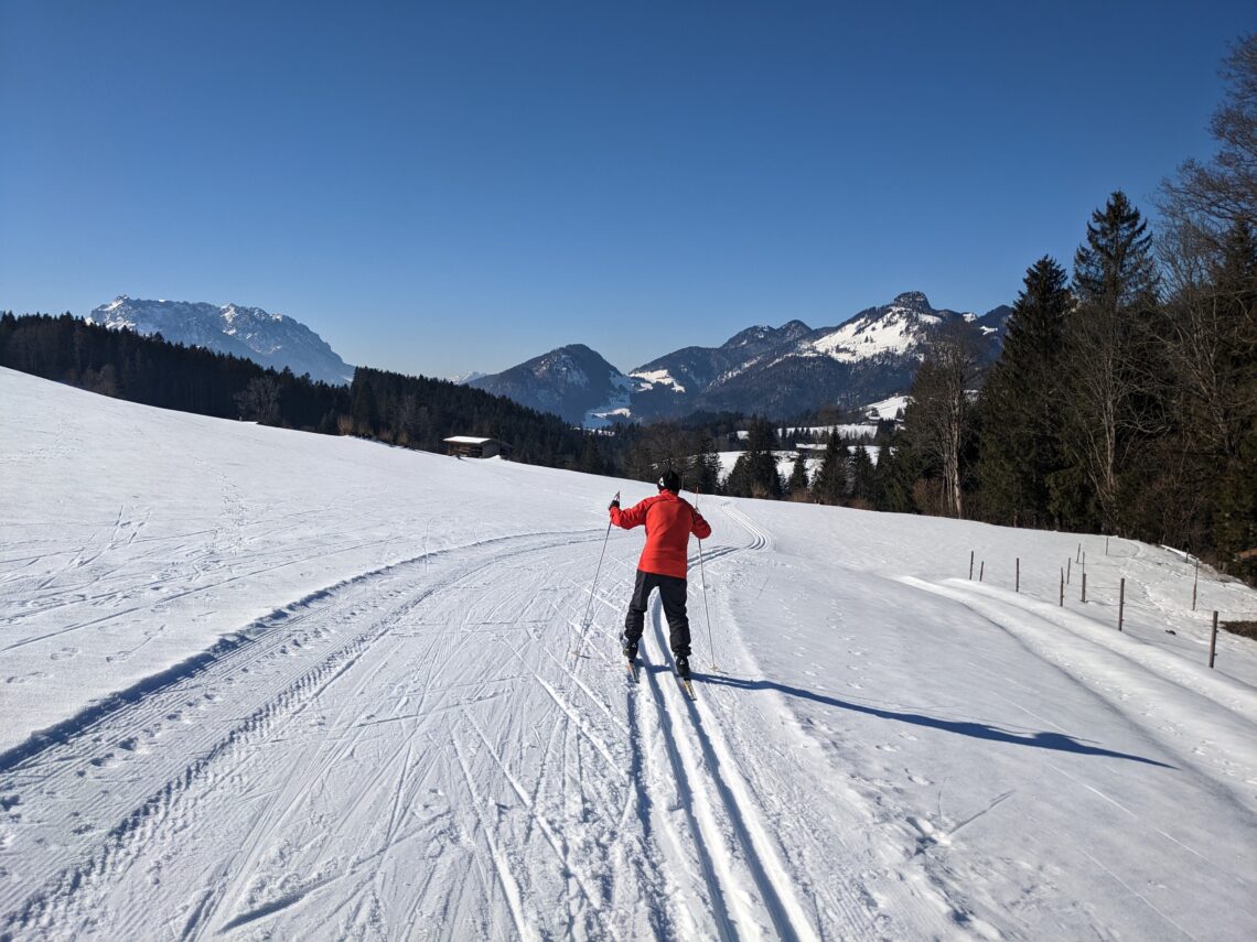 Auf der “Zwei Länder Loipe” in Reit im Winkl zwischen Bayern und Tirol ...