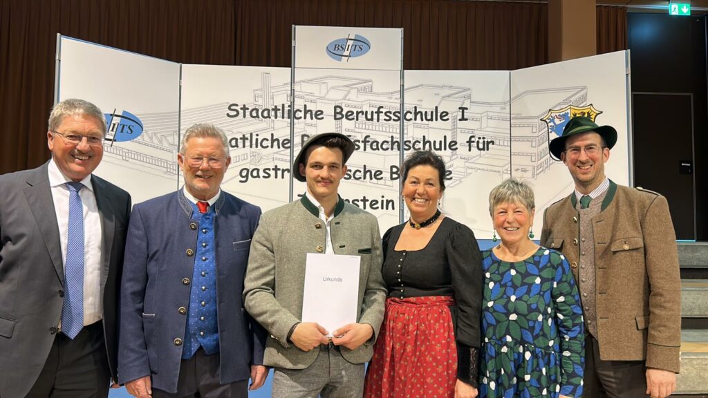 Schleching: Staatspreis für Zimmerer Quirin Schatz – Samerberger ...