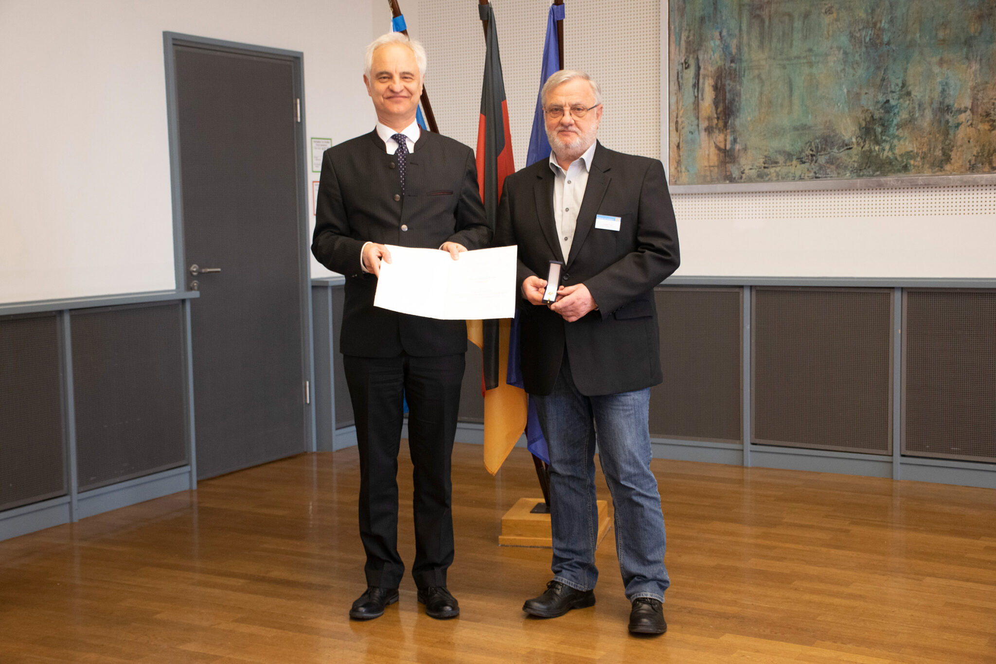 Regierungspräsident Dr. Konrad Schober (l.), Joseph Popp – Samerberger Nachrichten