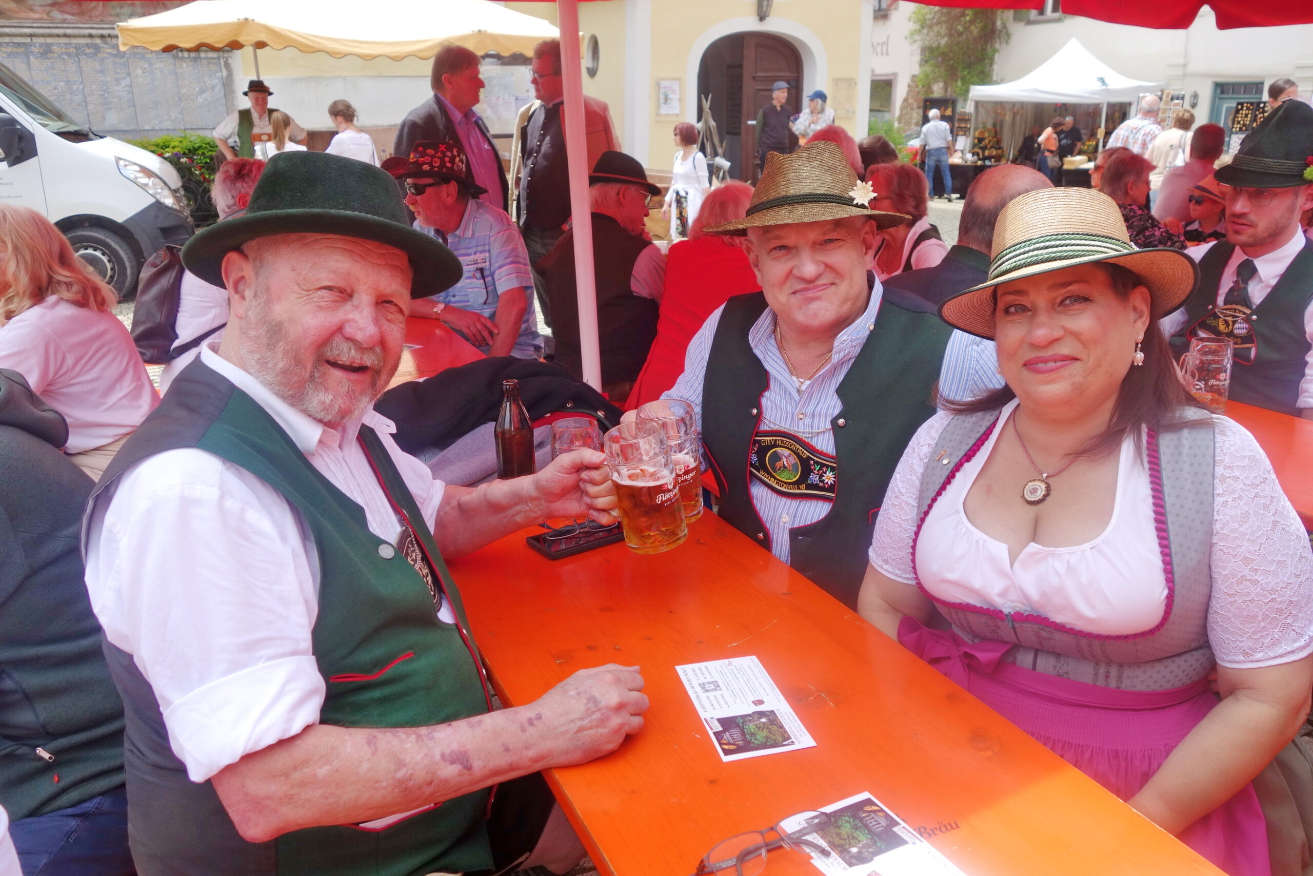 Trachtenmarkt Neubeuern – Weinzierl International – Samerberger Nachrichten