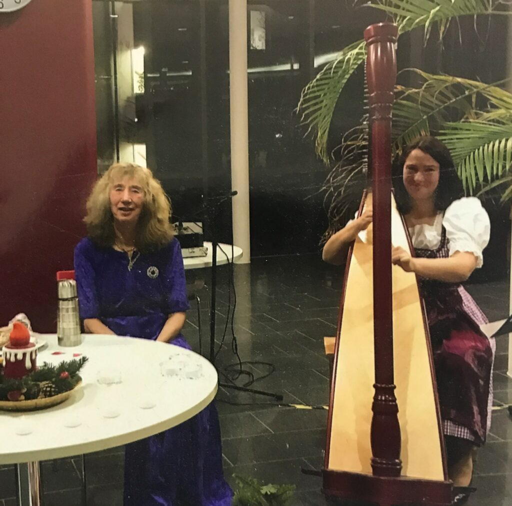 Maerchenlesung-mit-Harfe-Maerchenerzaehlerin-Monika-Stadler-und-Sandra ...