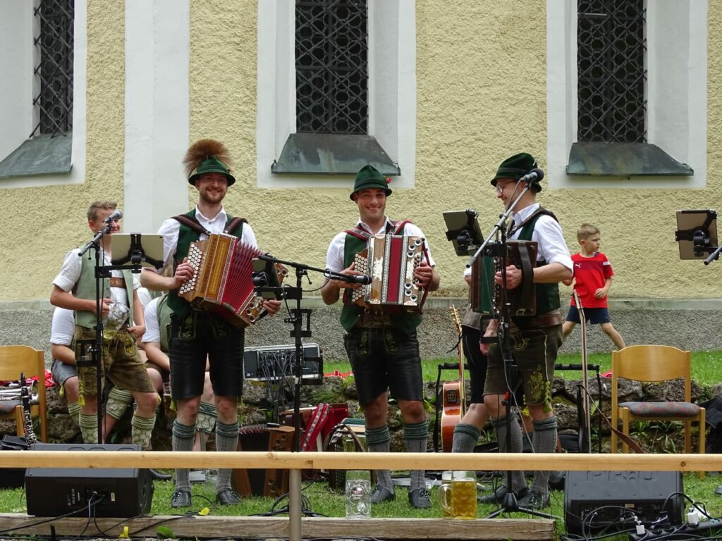 Greimhartinger Schnalzer-Frühschoppen am Pfingstsonntag – Samerberger ...