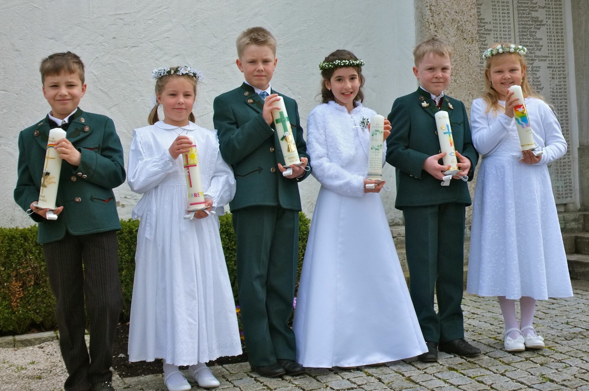 Siegsdorfer Trachtenkinder feiern Erstkommunion – Samerberger Nachrichten