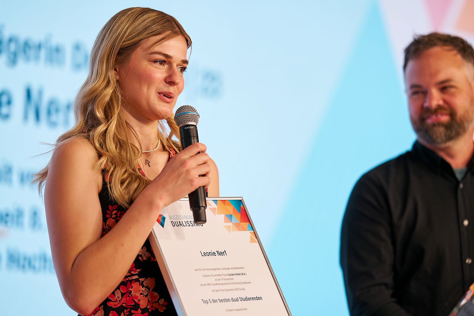 TH Rosenheim: Absolventin Leonie Nerf mit Dualissimo-Preis ...