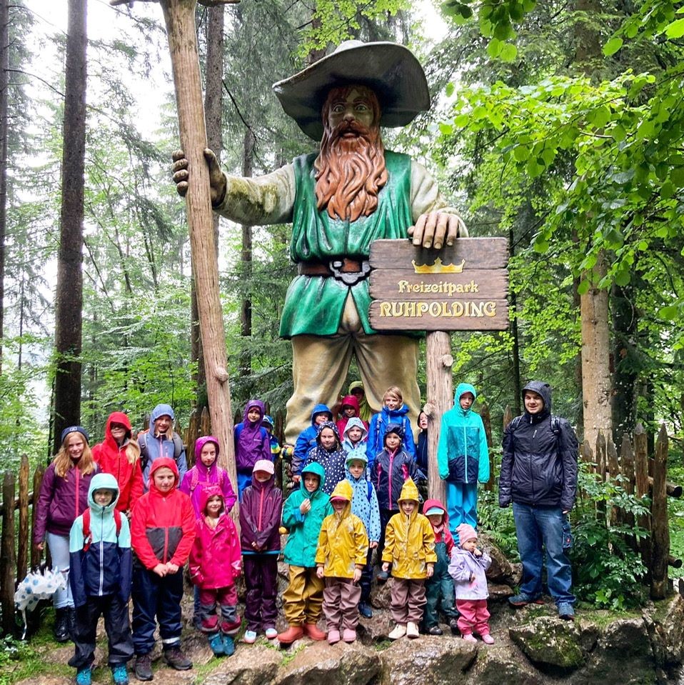 Trachtenjugend erobert Ruhpoldinger Märchenpark – Samerberger Nachrichten