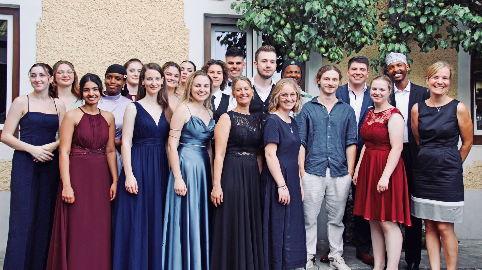 Erfolgreiche RoMed-Auszubildende – Samerberger Nachrichten