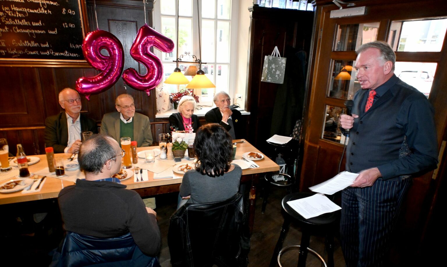 95. Geburtstag: Christian Springer ehrt Karl Stankiewitz – Samerberger ...