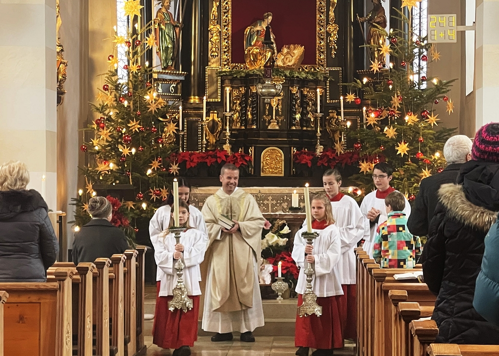 Pater Liviu Romila in Rimsting willkommen – Samerberger Nachrichten