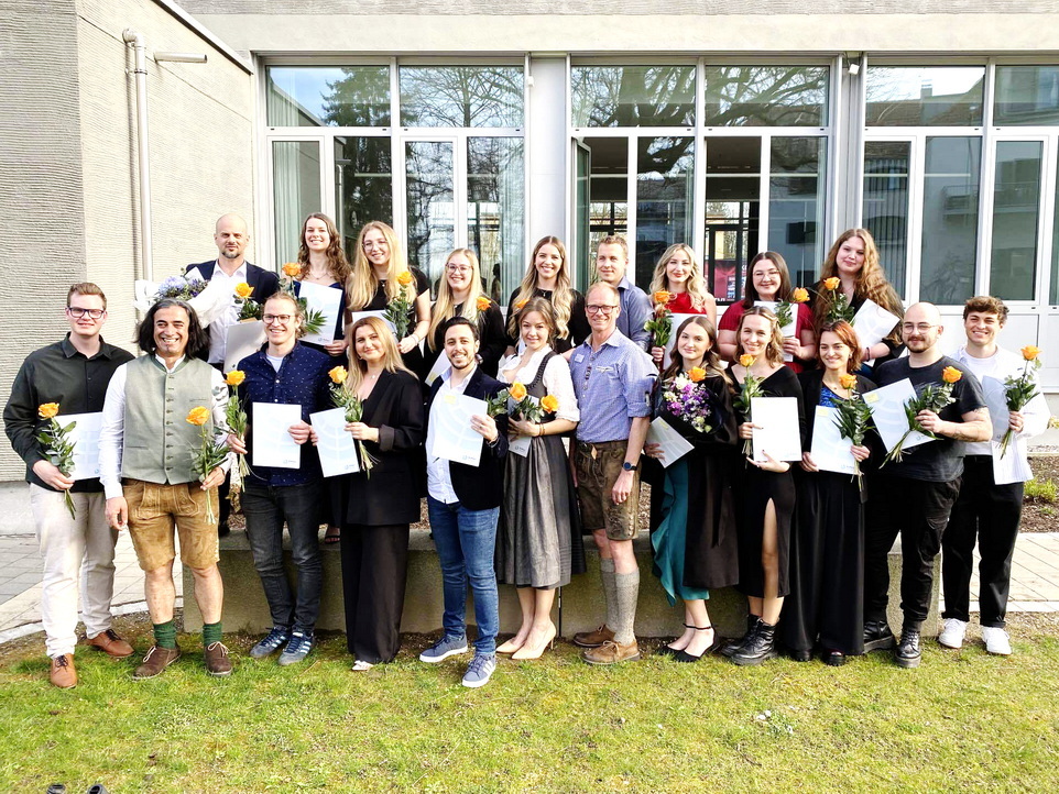 RoMed: Bestnoten bei Abschlussklassen – Samerberger Nachrichten