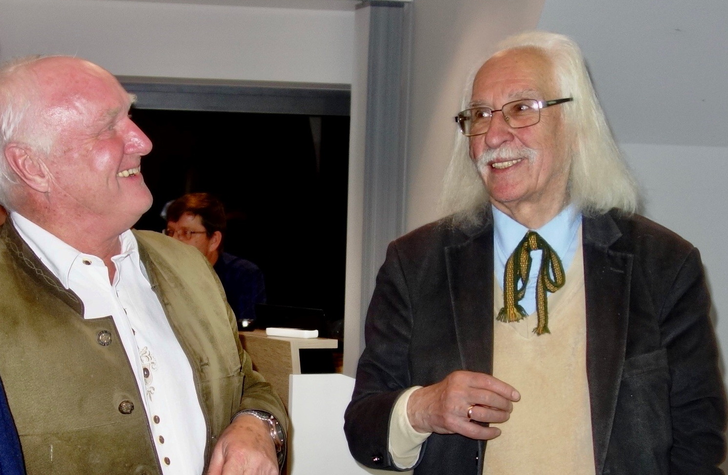 Prof. Eibner für Dr. Dahlke zum 80er – Samerberger Nachrichten