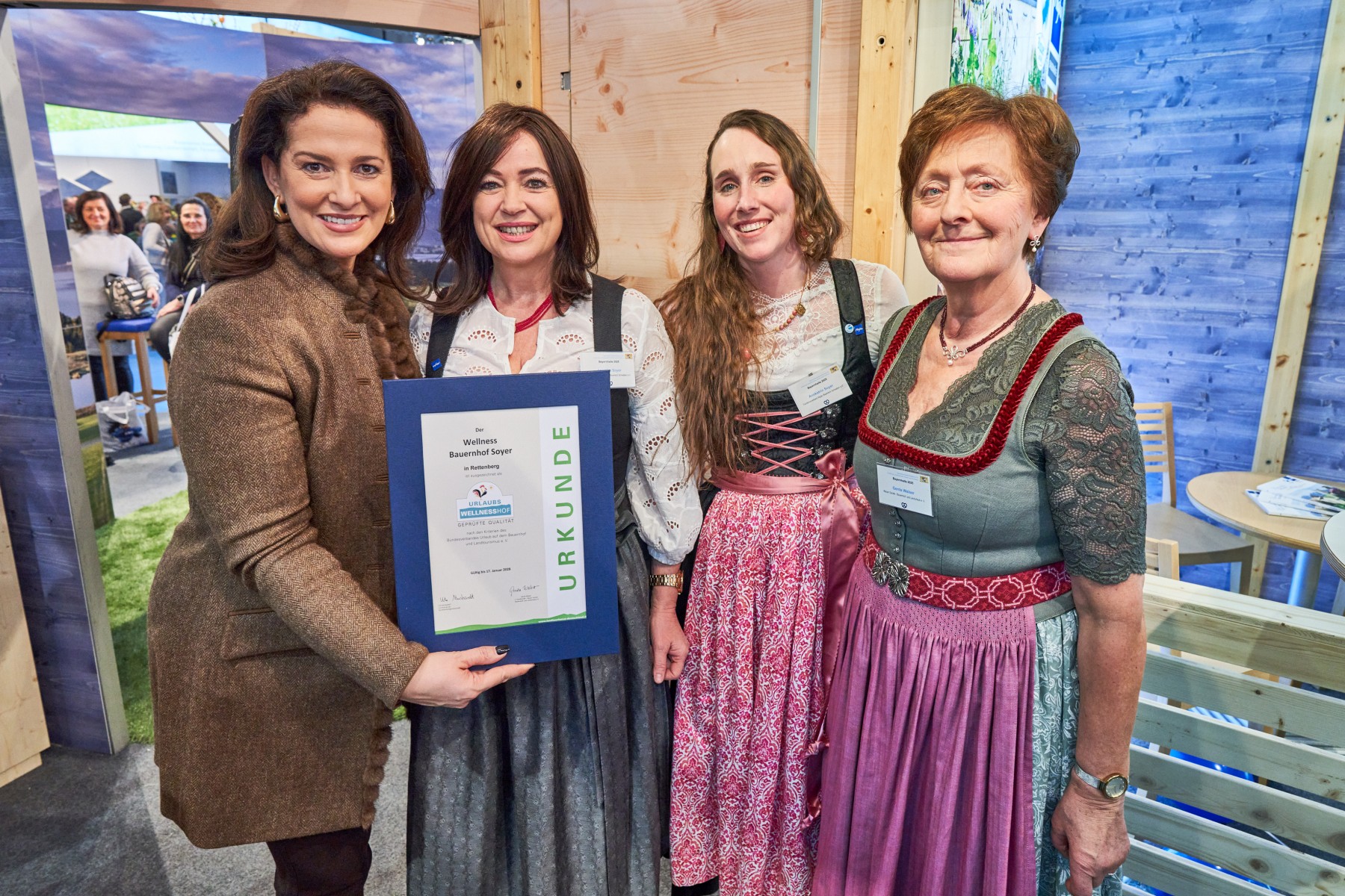 Blauer Gockel in der Bayernhalle – Samerberger Nachrichten