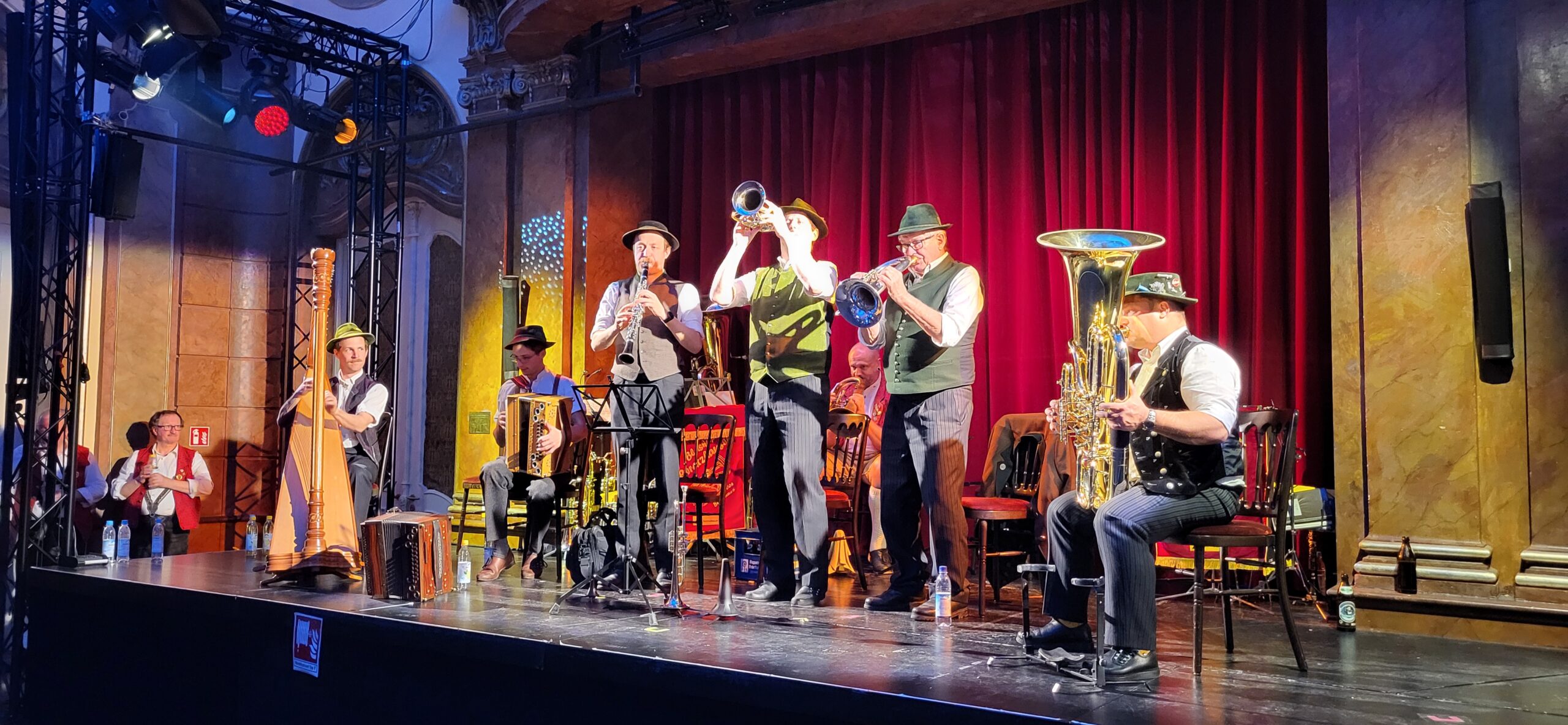 Oide Wiesn Bürgerball (Rottauer Tanzlmusi im Silbersaal) – Samerberger Nachrichten