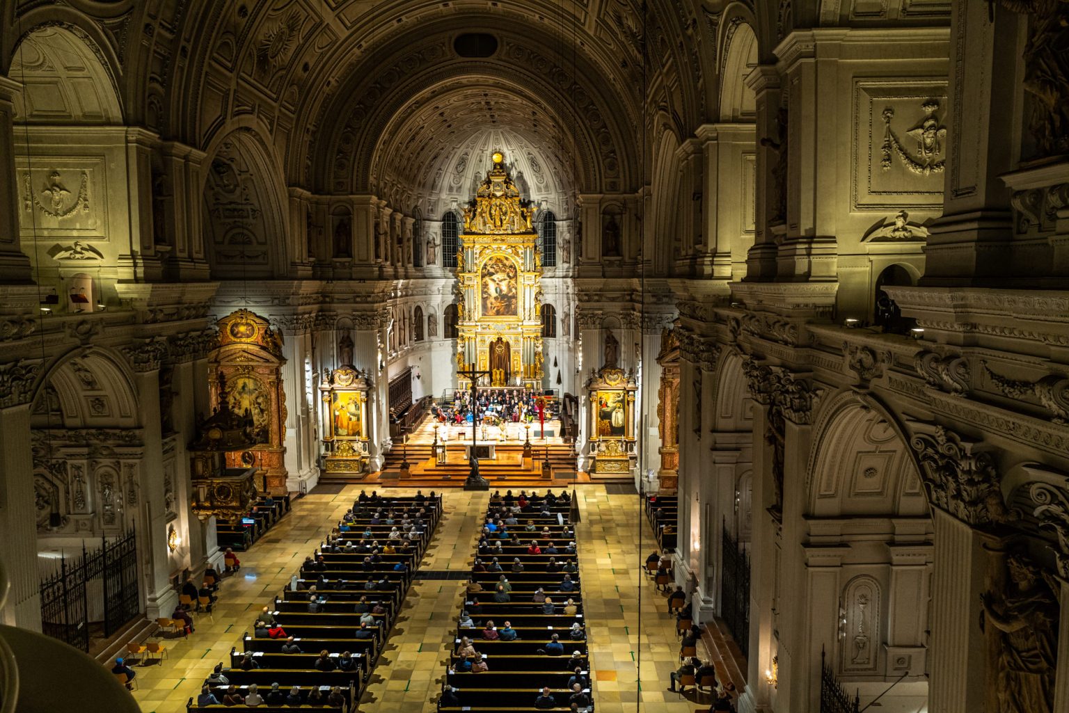 Pater-Rupert-Mayer Messe in der Münchner St. Michaelskirche ...